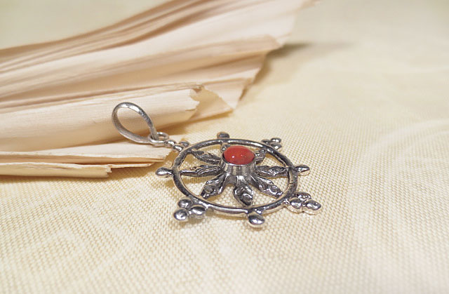 Anhänger Dharmachakra - Rad der Lehre - 925er Sterling Silber - Koralle ...